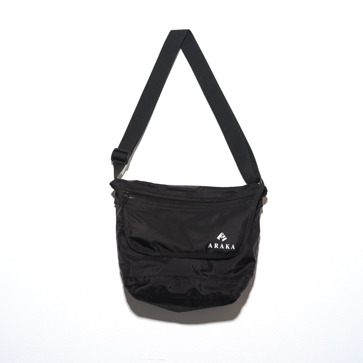 ARAKA SHOULDER BAG