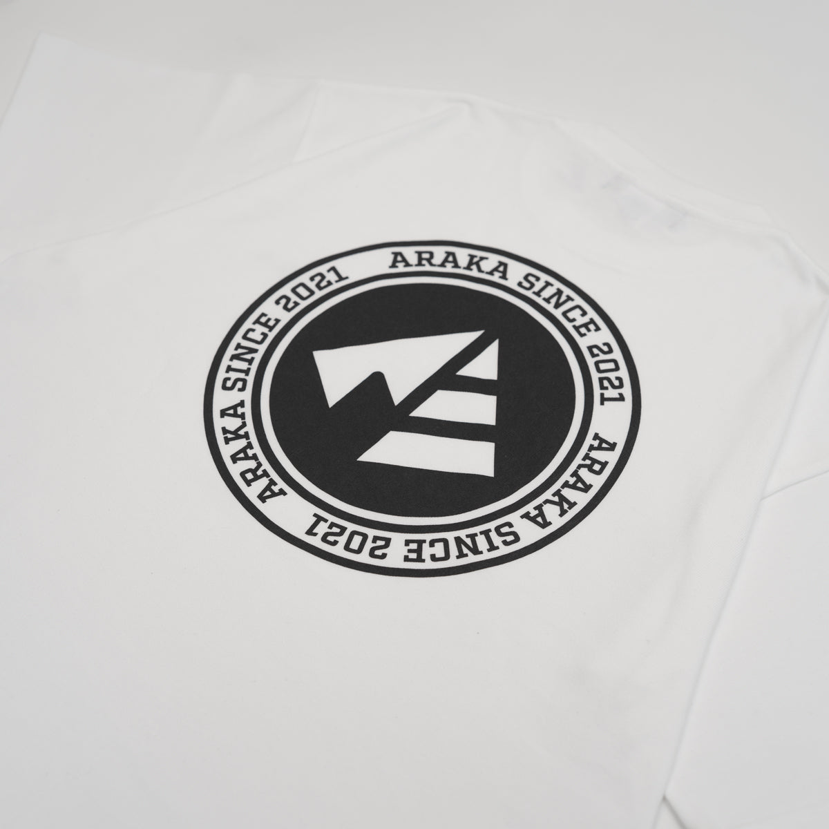 ARAKA LOGO GRAPHIC TEE