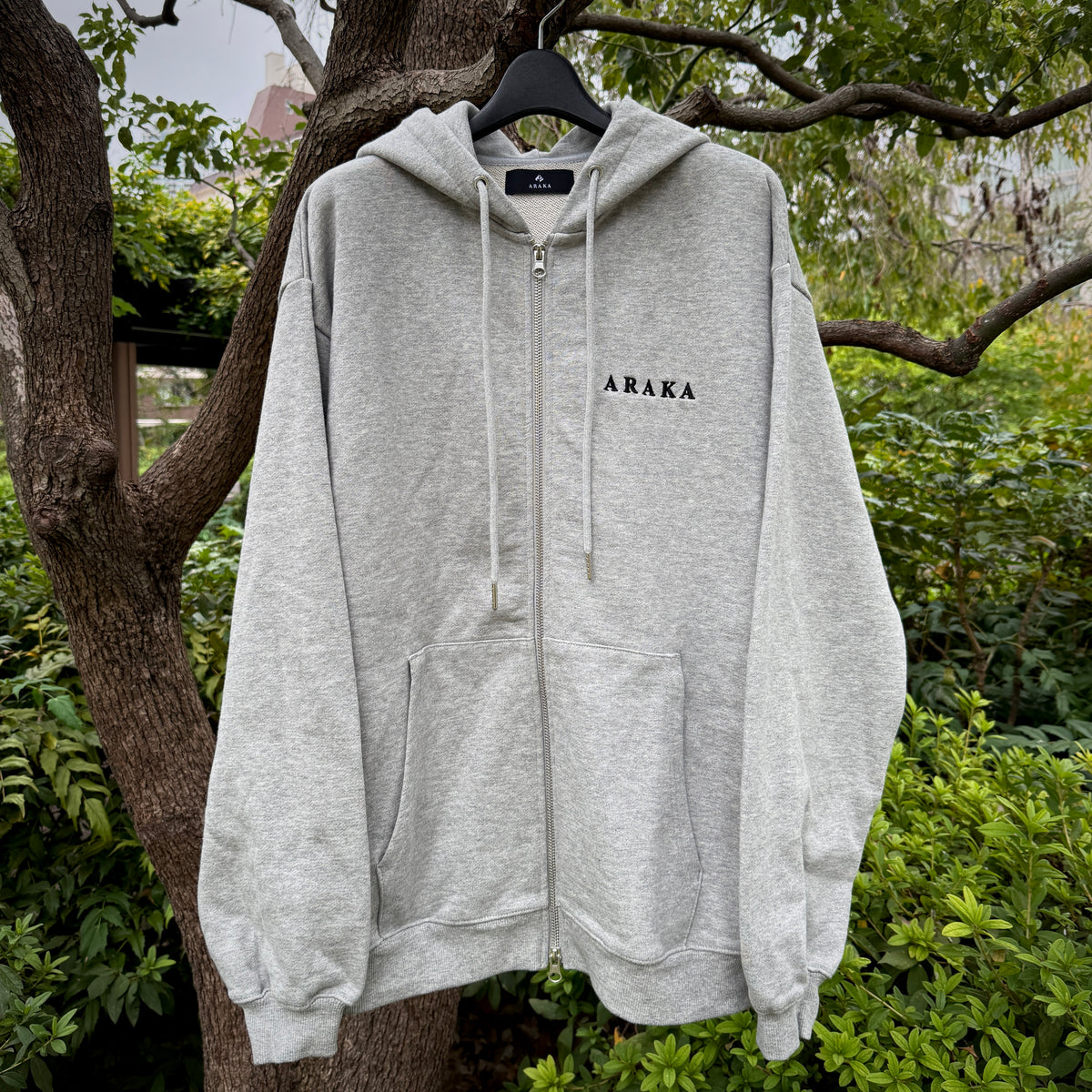 ARAKA CIRCLE LOGO ZIP HOODIE (KAMO)